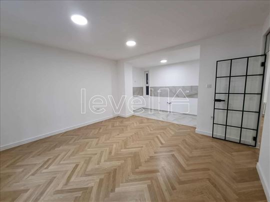 Stan,Novi Sad,Centar,kv: 112.00, € 392000, ID: 100