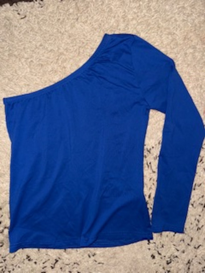 Plava bluza na jedno rame