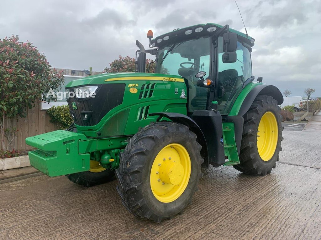 John Deere 6135R traktor točkaš