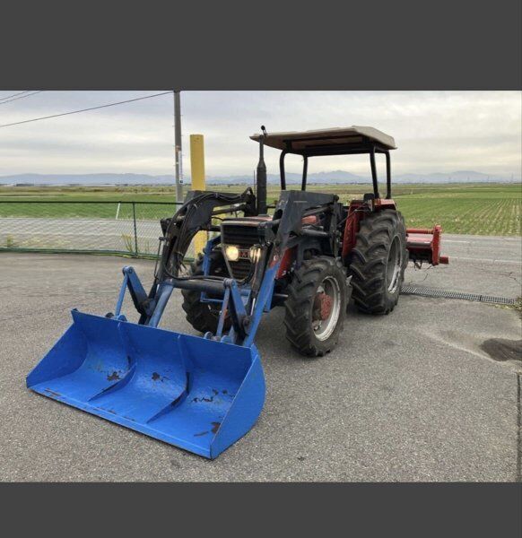 Massey Ferguson TRACTOR(Massey Ferguson) traktor točkaš