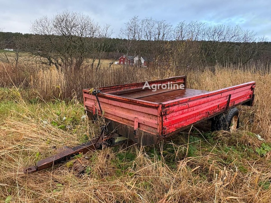 Prodaje se VESLA 40 TRAKTORHENGER traktorsku prikolicu na aukciji