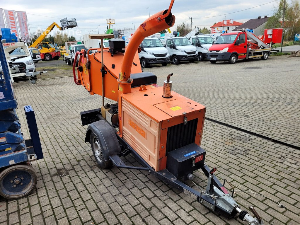 Timberwolf TW 150 DHB like new !! / new: disc, blades, knives, drive shaft drobilica za drvo