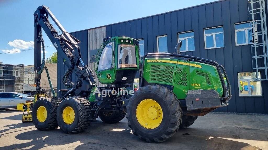 John Deere 1470 G harvester