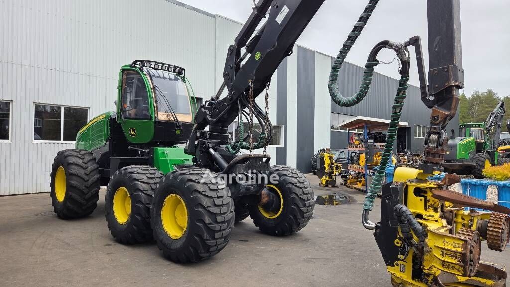 John Deere 1470 G harvester