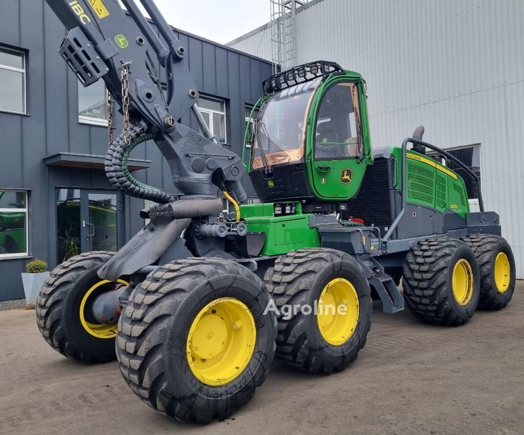 John Deere 1270 G harvester