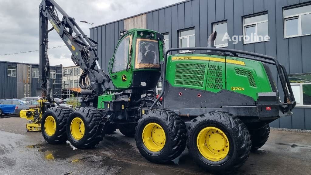 John Deere 1270 G harvester