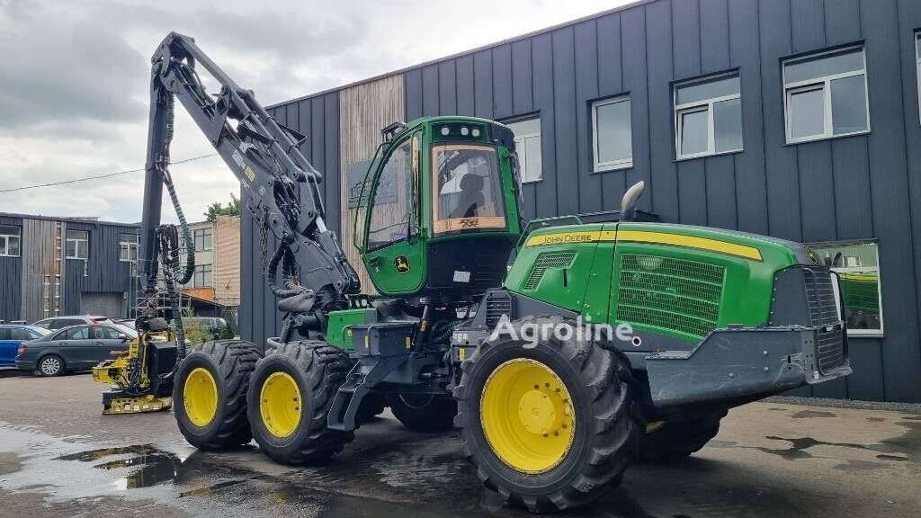John Deere 1170 G harvester