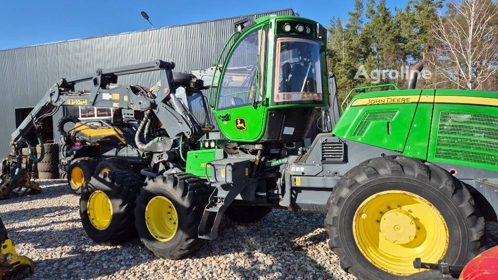 John Deere 1170 G harvester