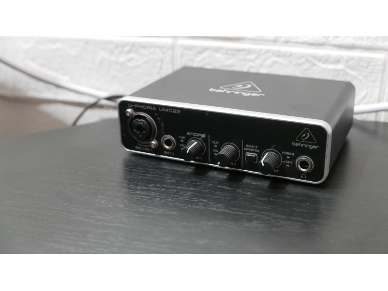 Behringer U-Phoria UMC22 USB Interface_Zvucna kartica