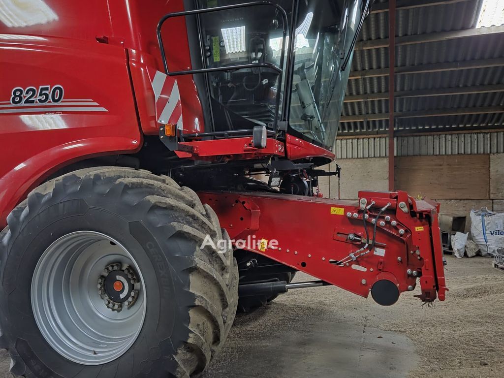 Case IH 8250 Axial-Flow kombajn za žito