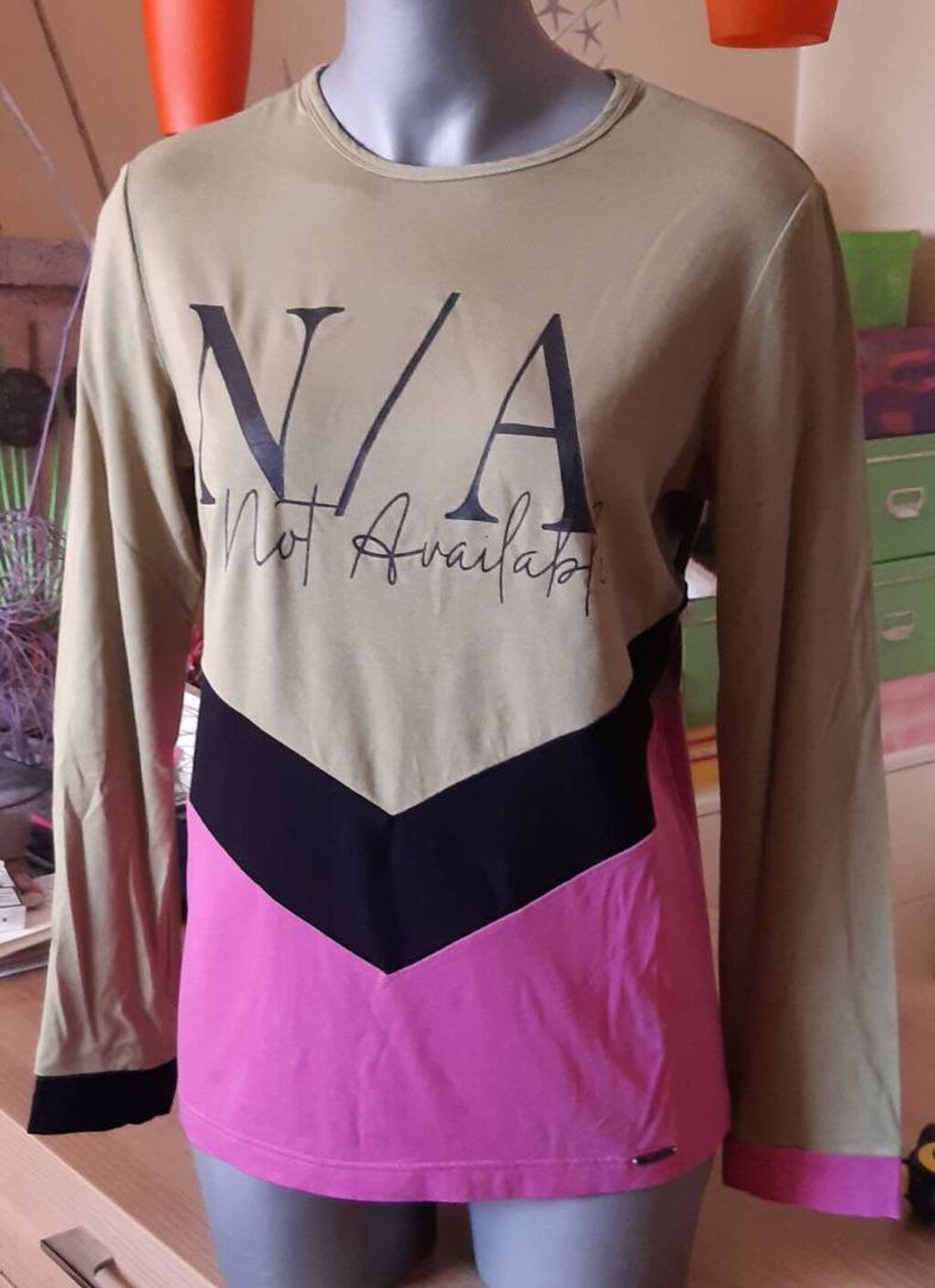 Ženska majica dugih rukava PS Fashion. - Model: ravnog kroja sa