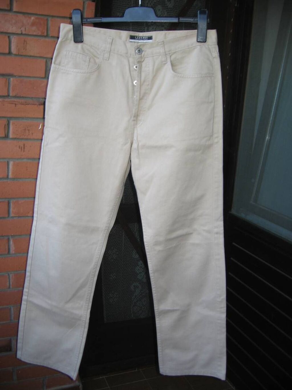 Legend pantalone svetlo-drap boje, velicina obim struka 82 cm, dubina