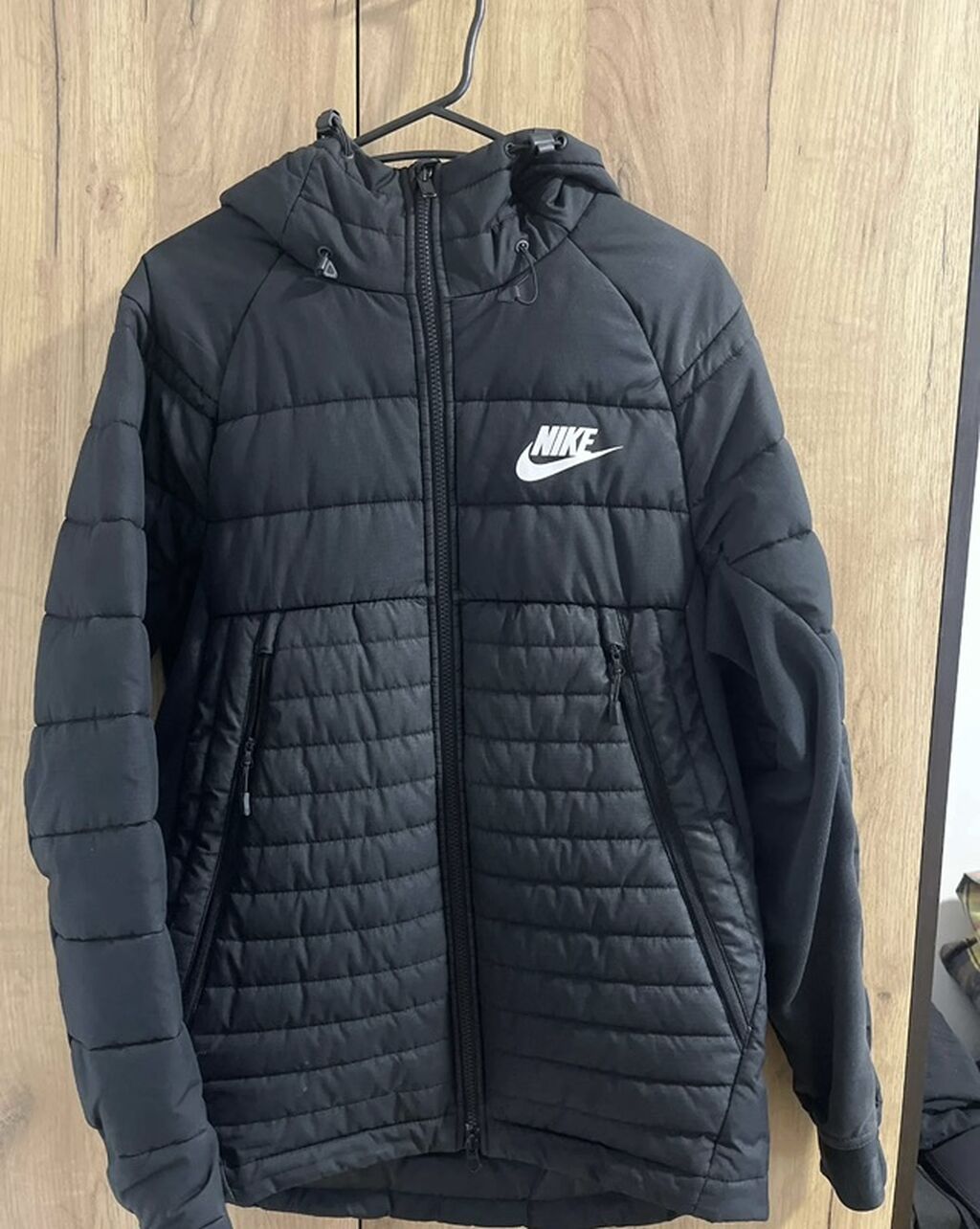 Nike muška jakna sa kapuljačom, crna. - Model: puffer/quilting stil