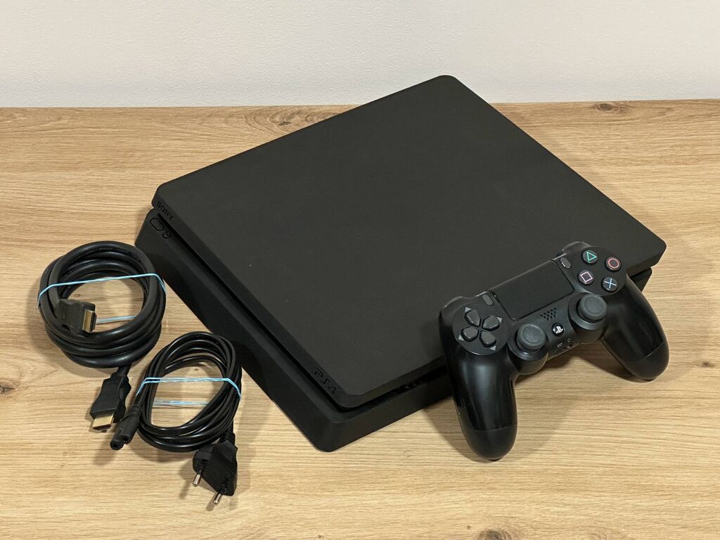 Sony PlayStation 4 Slim 500GB  CUH-2216A   Odlično stanje konzole i