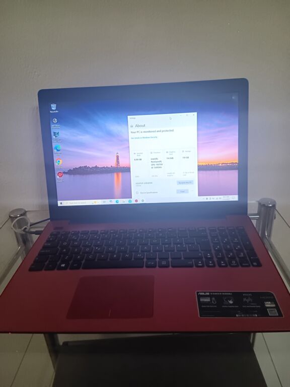 Intel Celeron, 4 GB OZU, 15.6 "