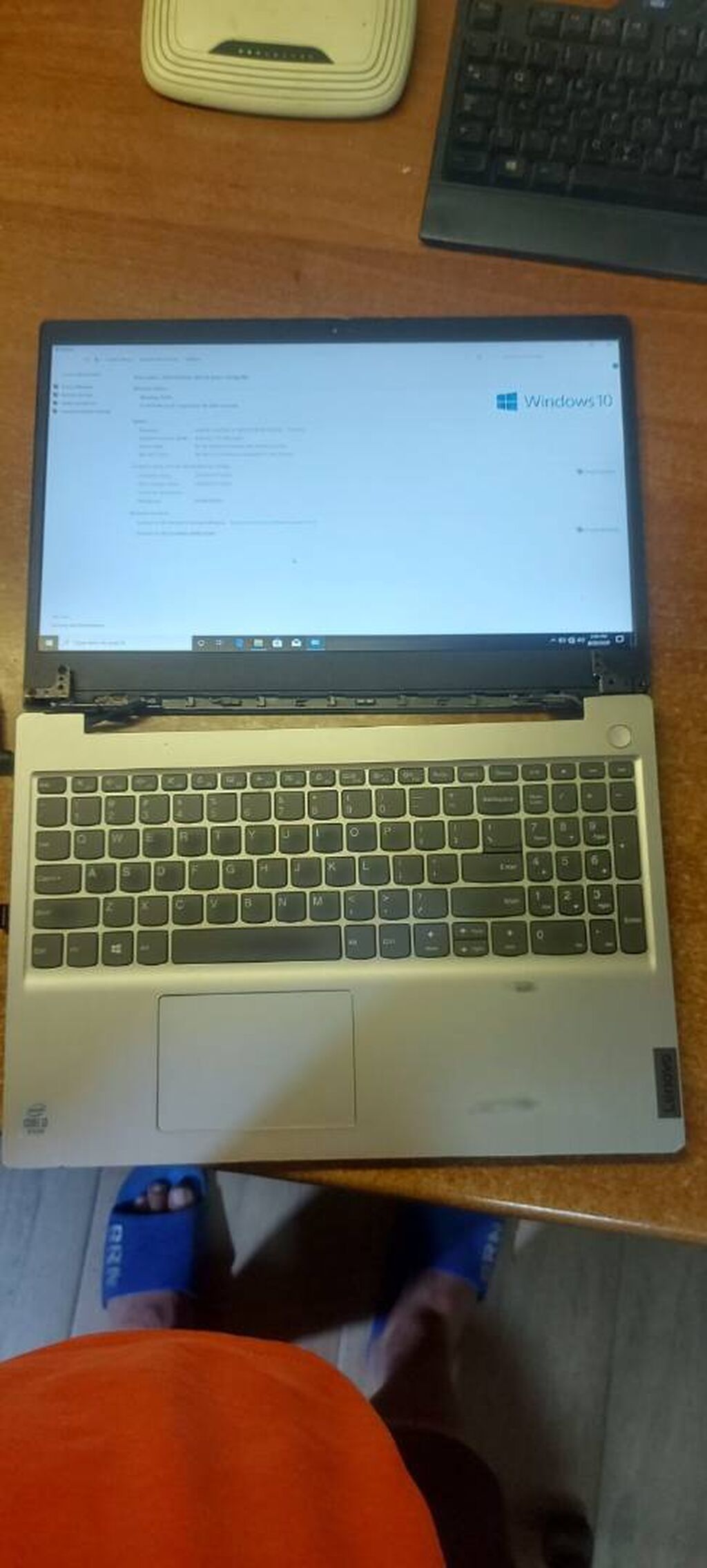 Laptop lenovo idepad 3-15 iil05 za delove. laptop ispravan prodaje se