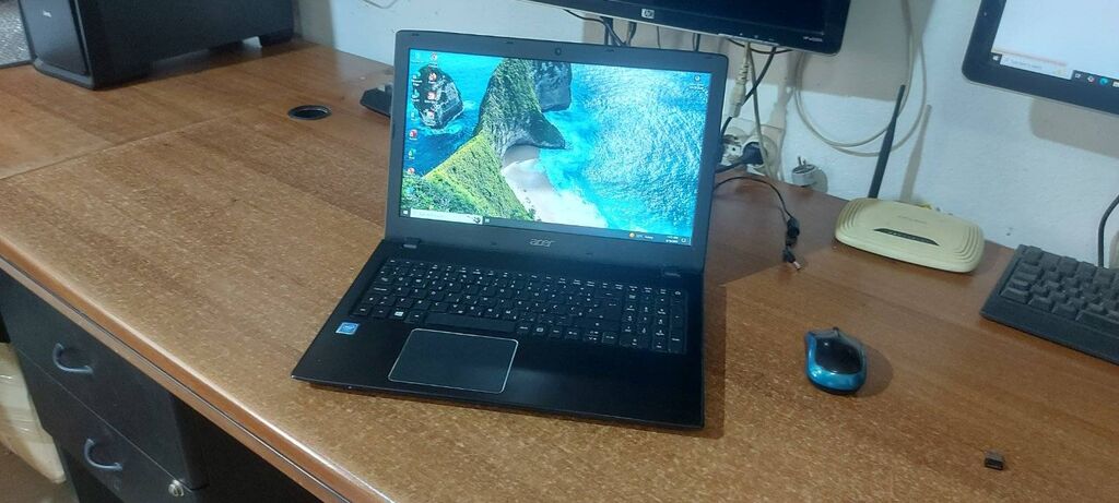 Laptop Acer TravelMate P259-baterija preko3h idealan za auto