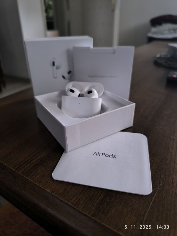 Prodajem svoje Airpods 3. generacije kupljene 2024 godine. Slusalice