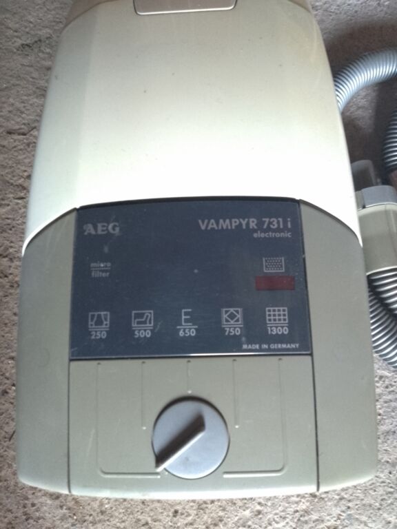 AEG VAMPYR 731i – usisivač sa kesom - Model: VAMPYR 731i electronic -