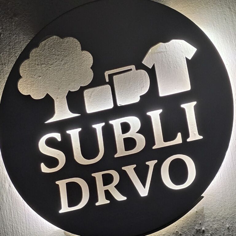 ✨️DRVENI SVETLEĆI LOGO ZA ZID✨️ Ovo je nešto što nam je palo na pamet