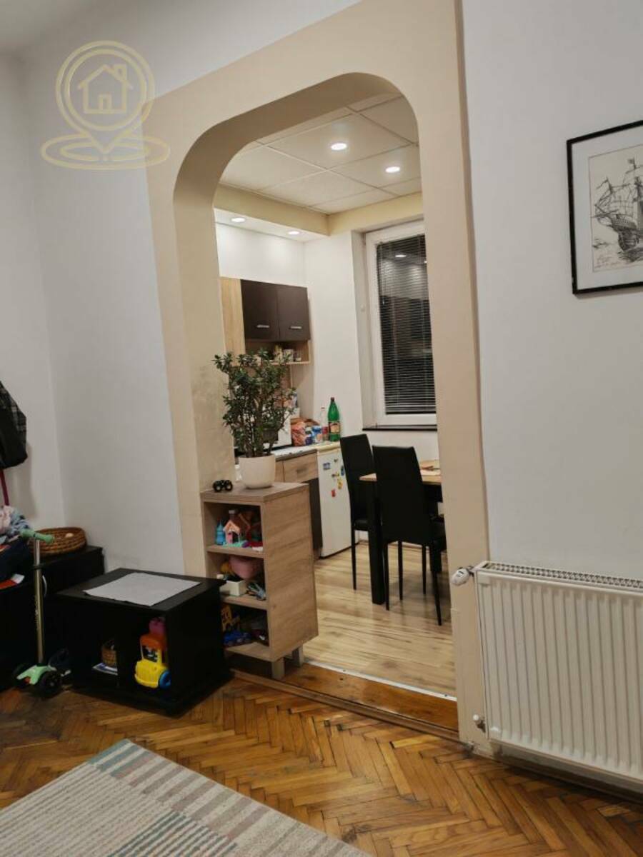 Izdavanje trosobnog stana u centru Kragujevca – 600€, renoviran, odlična l