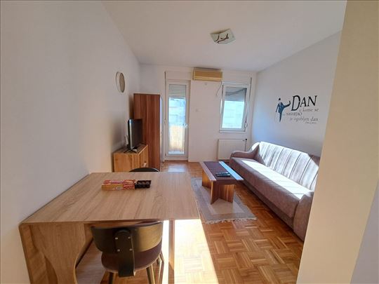 Stan,Novi Sad,Bulevar Oslobođenja,kv: 26.00, € 900