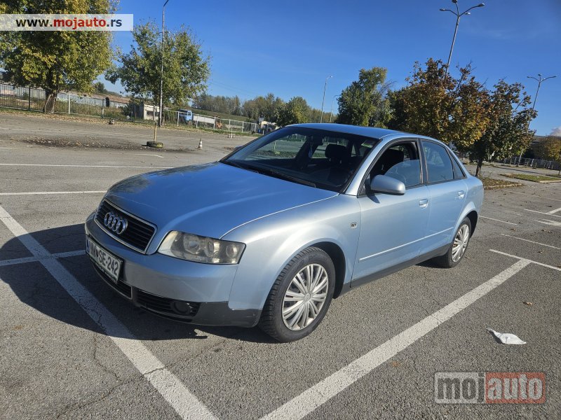 Audi A4 stranac