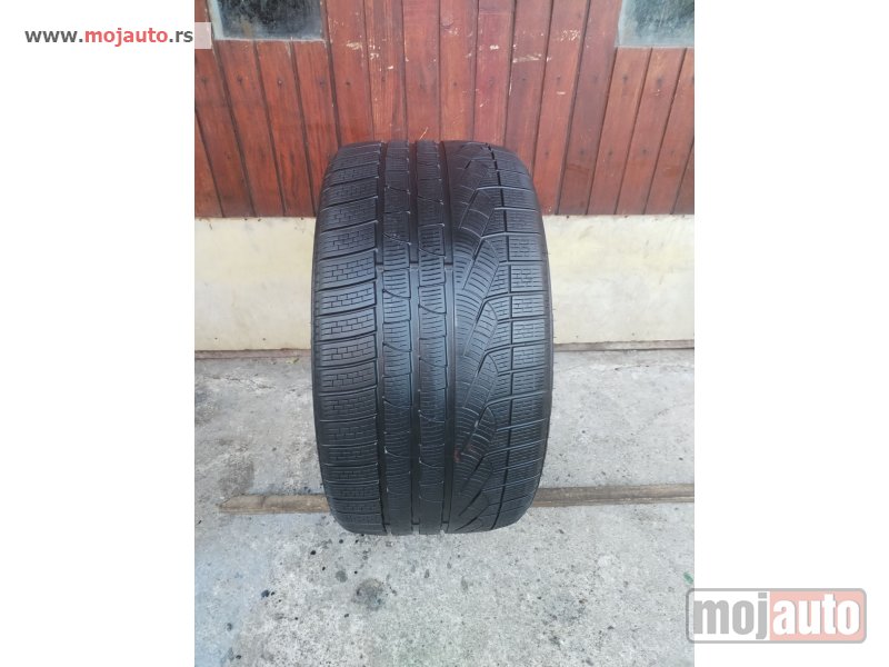 3387. Guma PIRELLI 20-ica, ZIMSKA 295/30, Šara 6.3 mm, DOT 3721