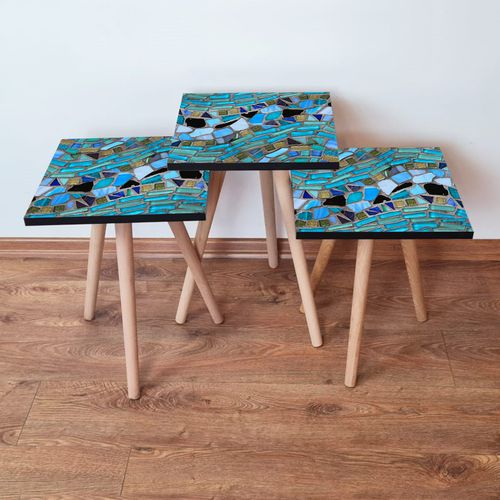 3Shp256 - Višenamenski Stočići u Višebojnoj Boji (3 Komada)