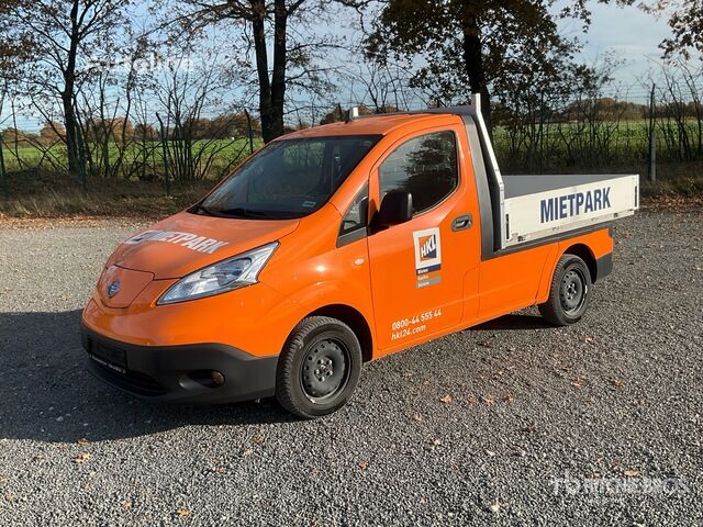 Prodaje se Nissan e-NV200 kamion s ravnom platformom < 3.5t na aukciji