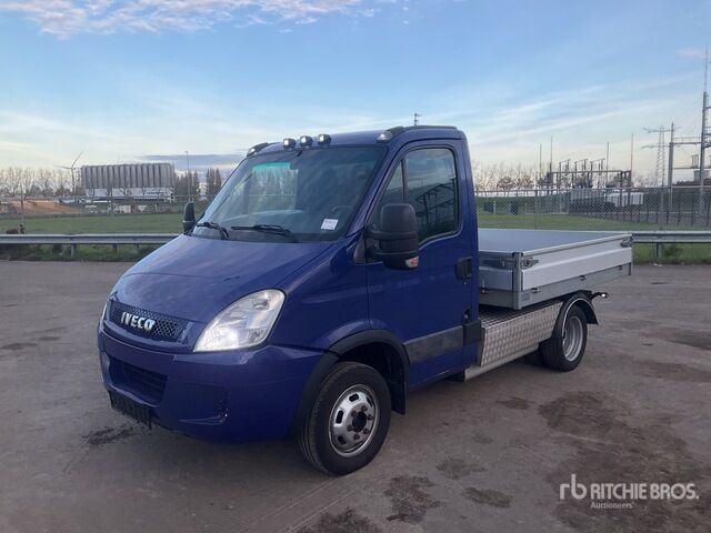 Prodaje se IVECO 40C18 kamion s ravnom platformom < 3.5t na aukciji