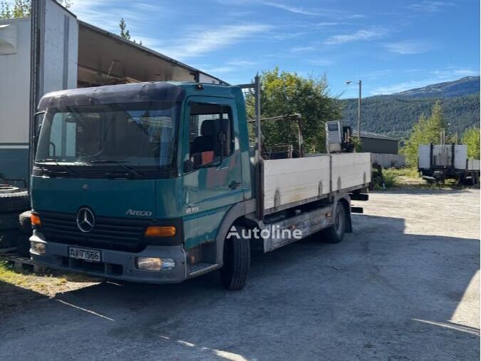 Prodaje se Mercedes-Benz Atego kamion s ravnom platformom na aukciji