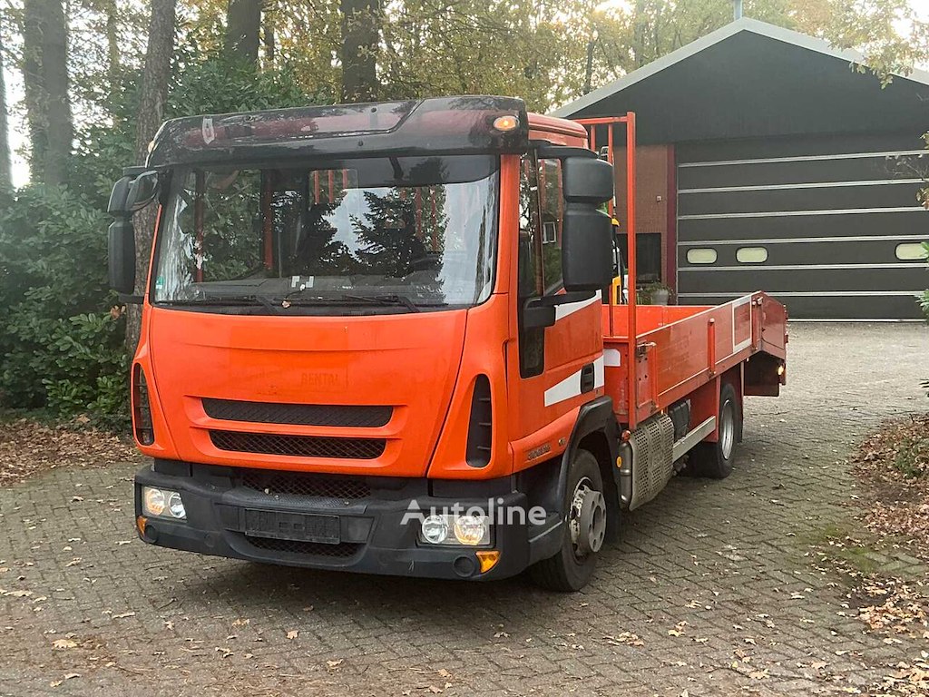 Prodaje se IVECO 80EL16 kamion s ravnom platformom na aukciji