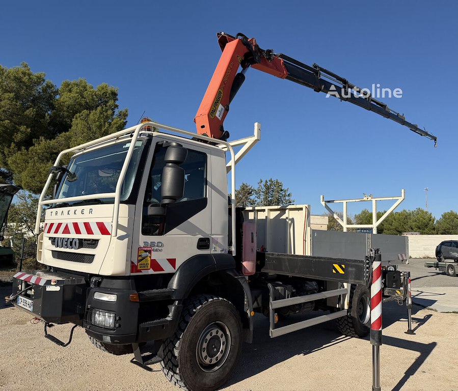 IVECO 4X4 Trakker 360 - PALFINGER 26 - 8 EXTENSIONS kamion s ravnom platformom