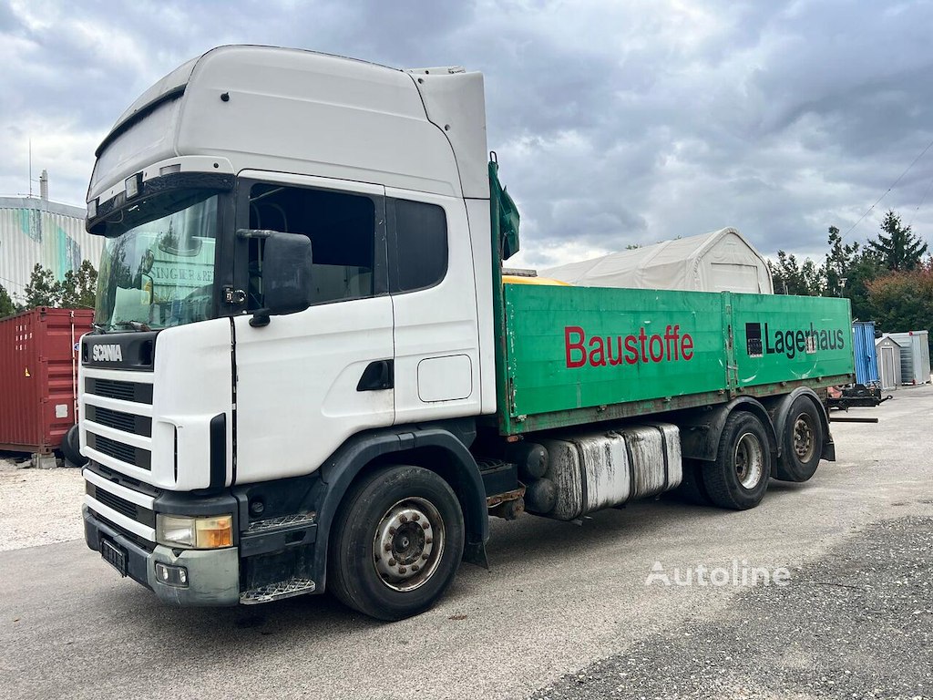 Scania P114 kamion s ravnom platformom