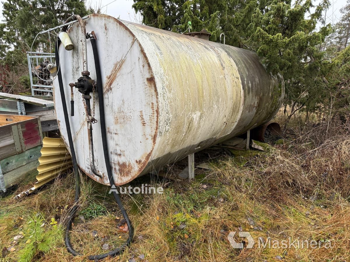 Prodaje se rezervoar za skladistenje goriva na aukciji