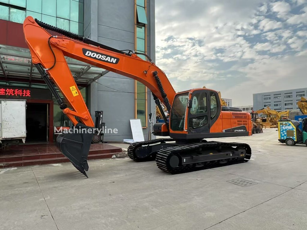 Doosan DX225LCA bager guseničar