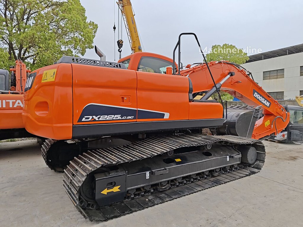Doosan DX225LC-9C bager guseničar