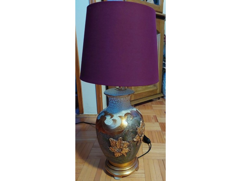 Prelepa vintidž lampa
