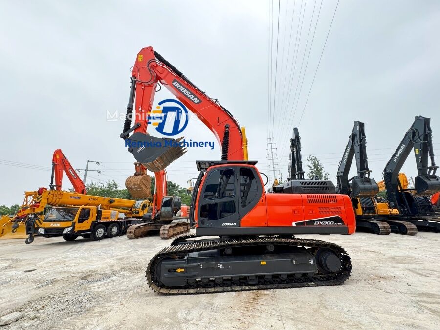 Doosan DX300 bager guseničar