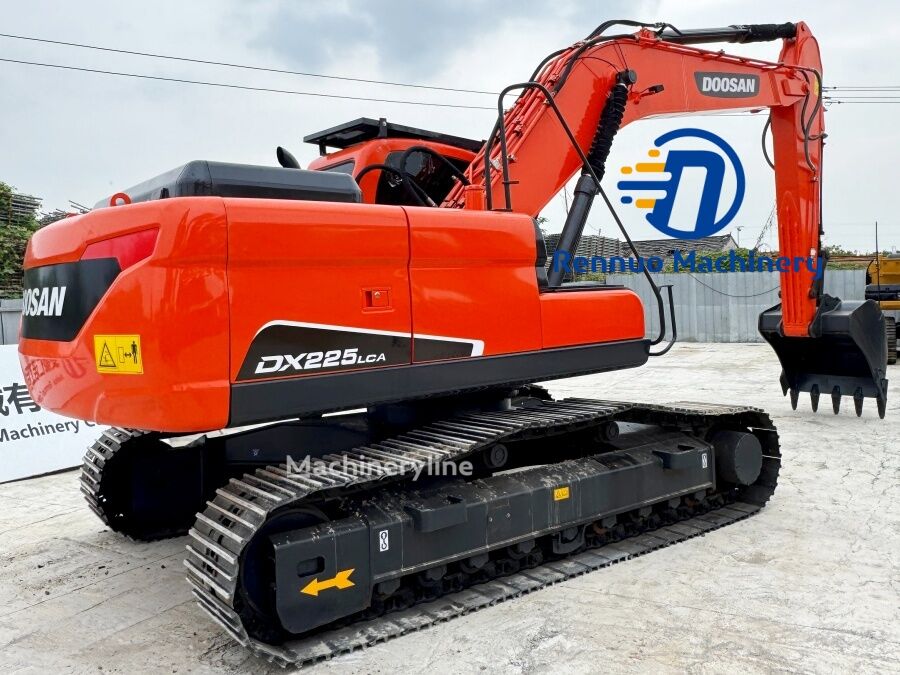 Doosan DX225 bager guseničar