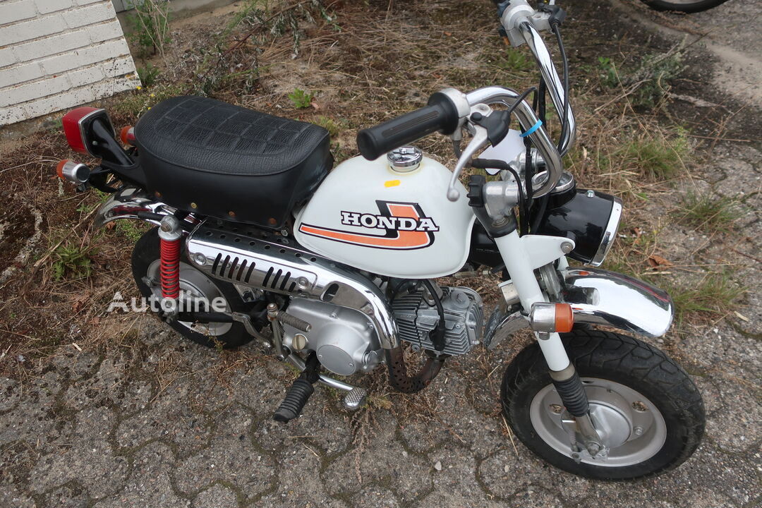 Prodaje se Honda MONKEY Z50 motocikl na aukciji