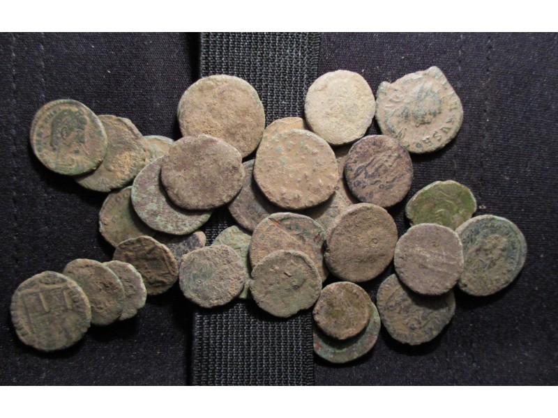 Lot od 33 rimskih novcica za ciscenje