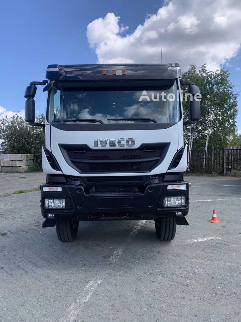 Novi IVECO TRAKKER AT720T45WT tegljač