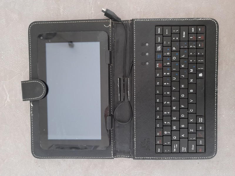 Tablet sa tastaturom