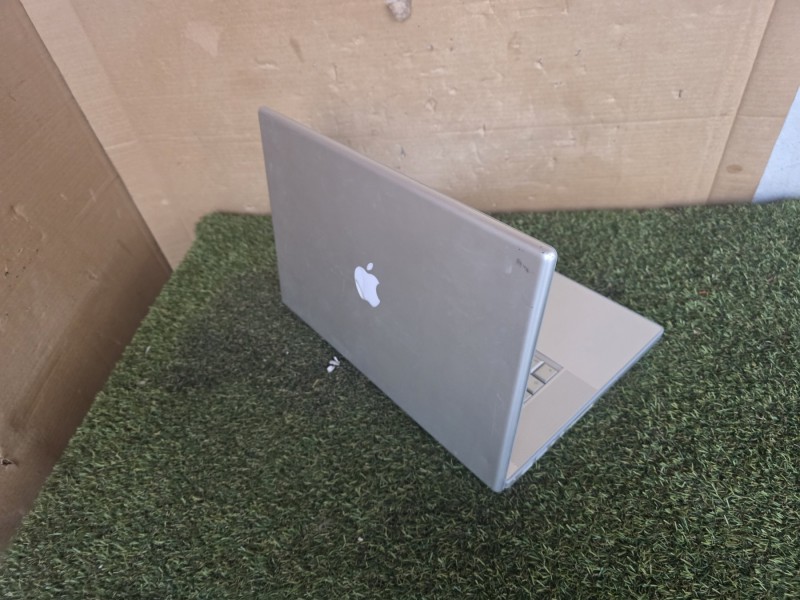 Apple MacBook Pro laptop, aluminijumsko kućište