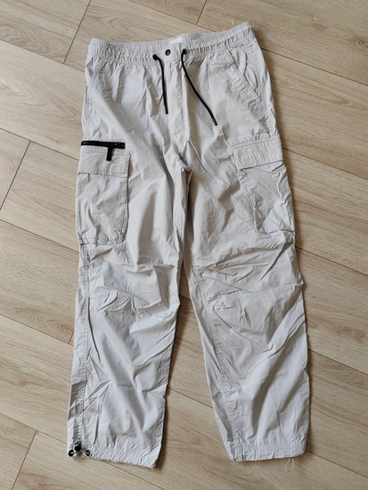 H&m kargo pantalone