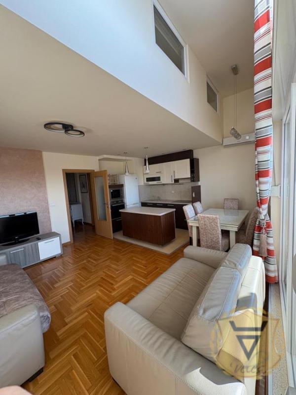Četvorosoban stan za izdavanje, 120m2, 1.200€