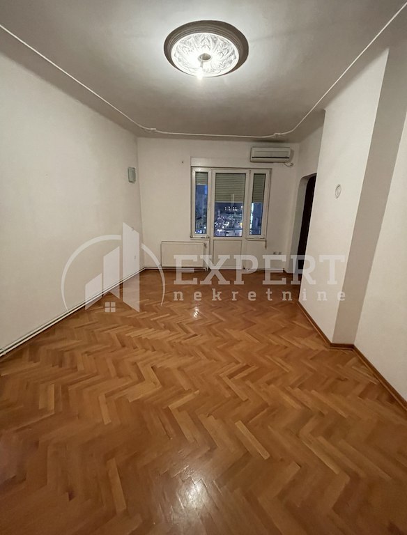 četvorosoban stan, 92 m2, Centar, Obrenovićeva ID: i-09939