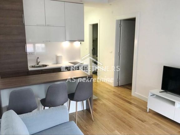 Vračar, Južni bulevar, 2.0 stan, 43m2, 700 EUR